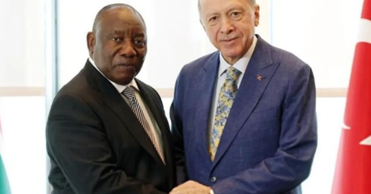 Cumhurbaşkanı Erdoğan, Güney Afrika Cumhurbaşkanı Ramaphosa'yla görüştü ... Cumhurbaşkanı Erdoğan, Güney Afrika Cumhurbaşkanı Ramaphosa'yla görüştü ...