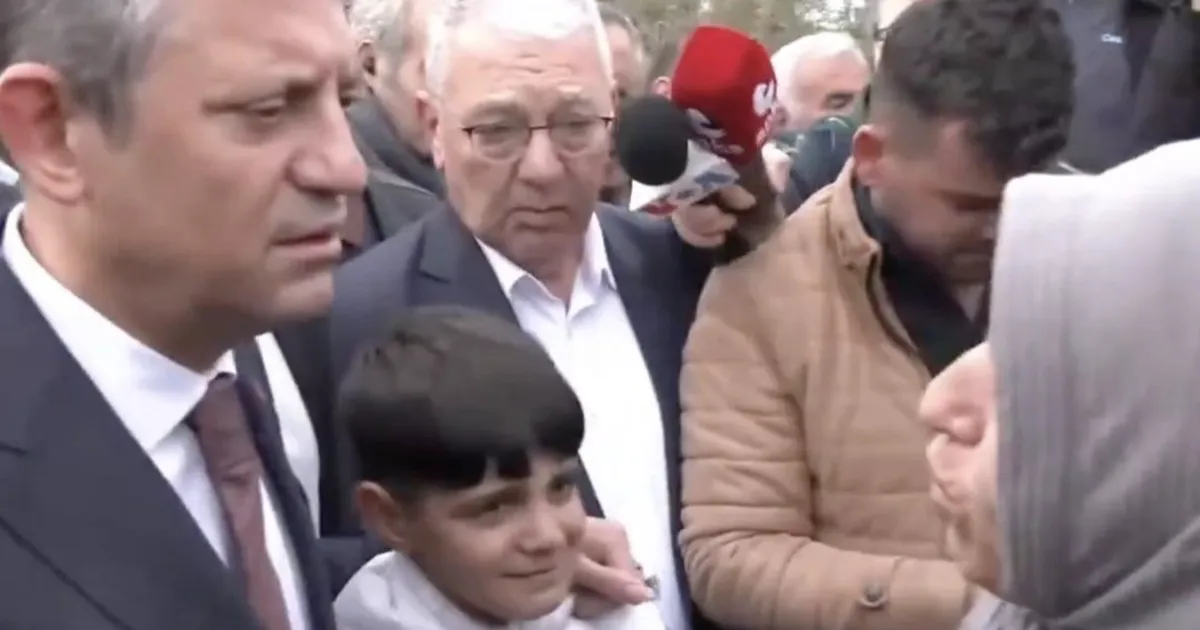 Özgür Özel’e sünnet kirvesi teklifi: Nerede, ne zaman? - Bursa Hakimiyet Özgür Özel’e sünnet kirvesi teklifi: Nerede, ne zaman? - Bursa Hakimiyet