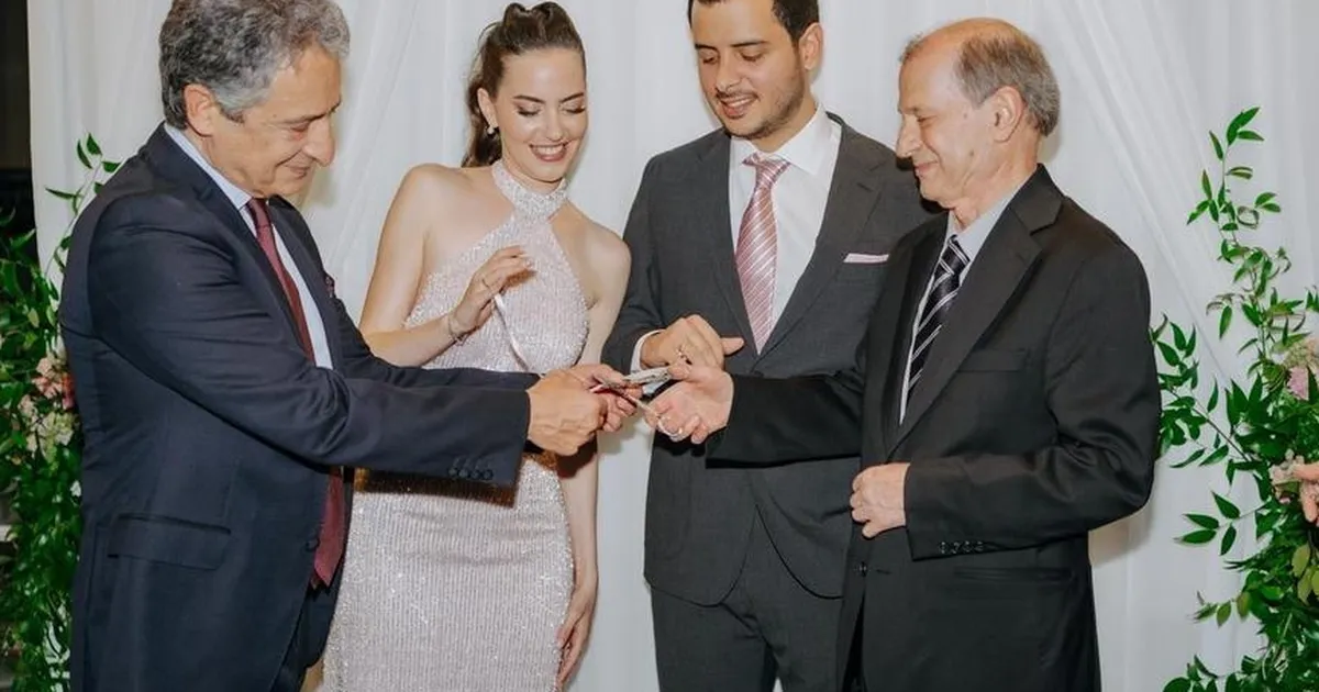 Ezgi Şenler'in nişan kıyafetine beğeni yağdı - Bursa Hakimiyet