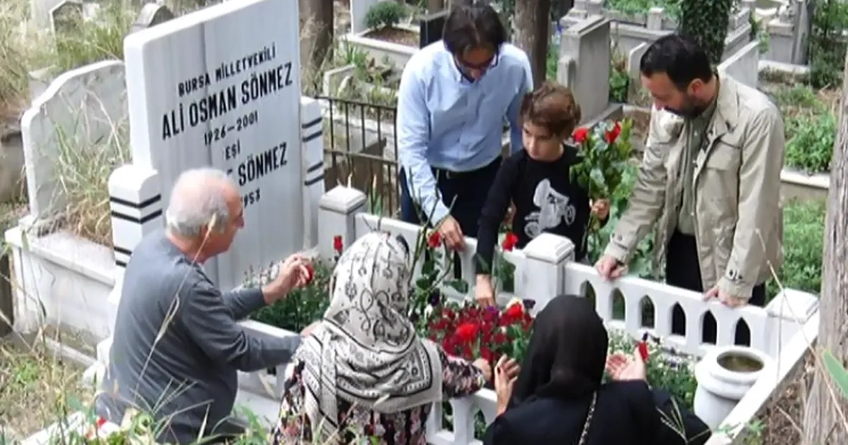 Ali Osman Sönmez, Bursa'da mezarı başında dualarla anıldı - Bursa Hakimiyet