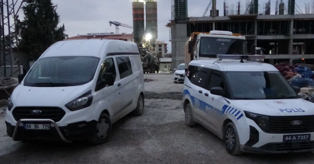 Malatya'da inşaatta üzerine 750 kilo plastik boru düşen sürücü ağır ...