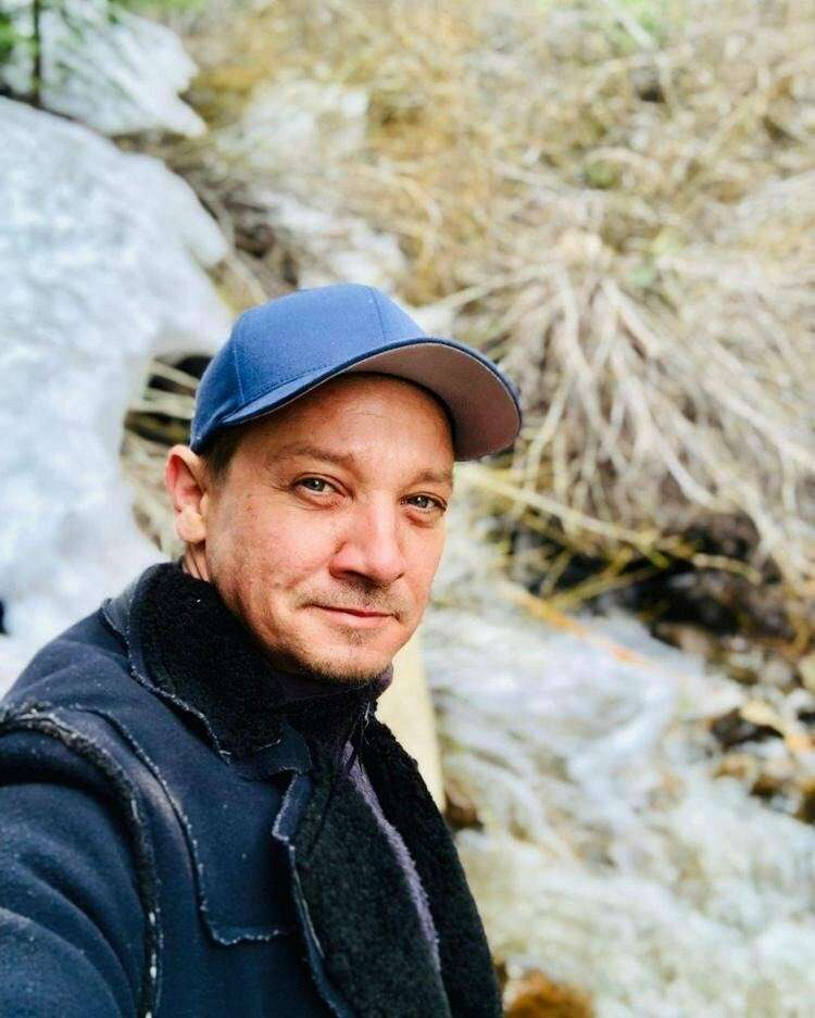 Kar küreme aracının altında kalan Jeremy Renner 10 ay sonra konuştu ...