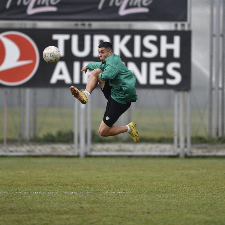 Bursaspor’da iki oyuncu ile yollar ayrıldı - Bursa Hakimiyet