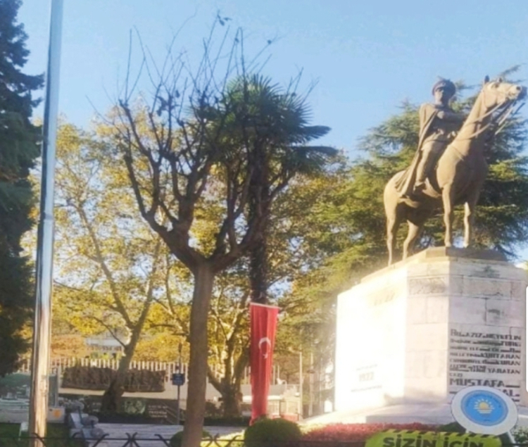 Atatürk Anıtı'mız ve oya çiçekleri.. - Erdal ABİ - Bursa Hakimiyet