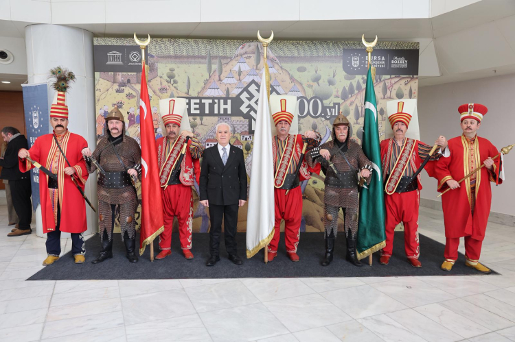 Bursalılara soruyorum; 700’üncü yılın logosu neyi anlatmalı? - Namık ...